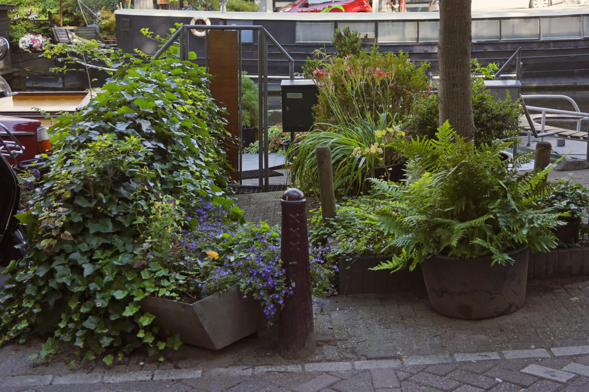 Add A Garden Gate: Security, Privacy, Focal Point ⋆ Roots and Maps